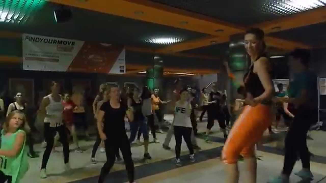 MOVE Week ZUMBA Multi-Energia Replay - YouTube