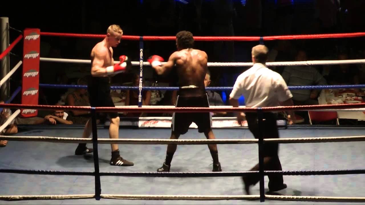 Damo Jones v Simone Lucas - fight abandoned due to crowd trouble - YouTube