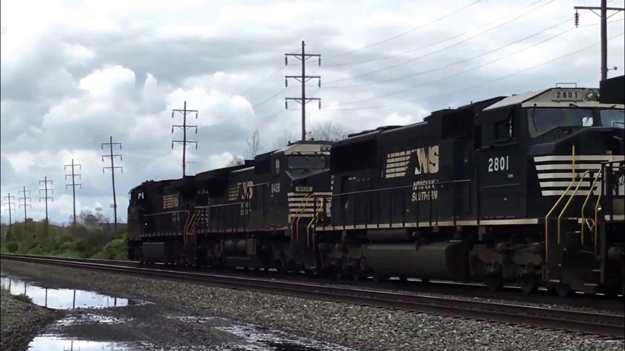 NS Westbound intermodal train, Annville PA - YouTube