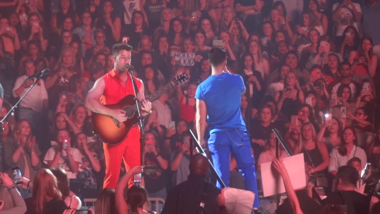 Hello Beautiful - Jonas Brothers LIVE in Chicago - September 20, 2019 ...