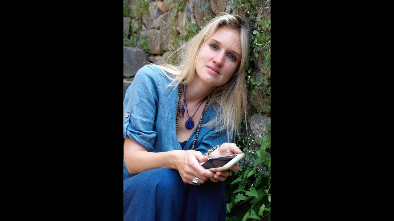 Lisa Cairns - About The Law Of Attraction ( Part 1 ) - YouTube