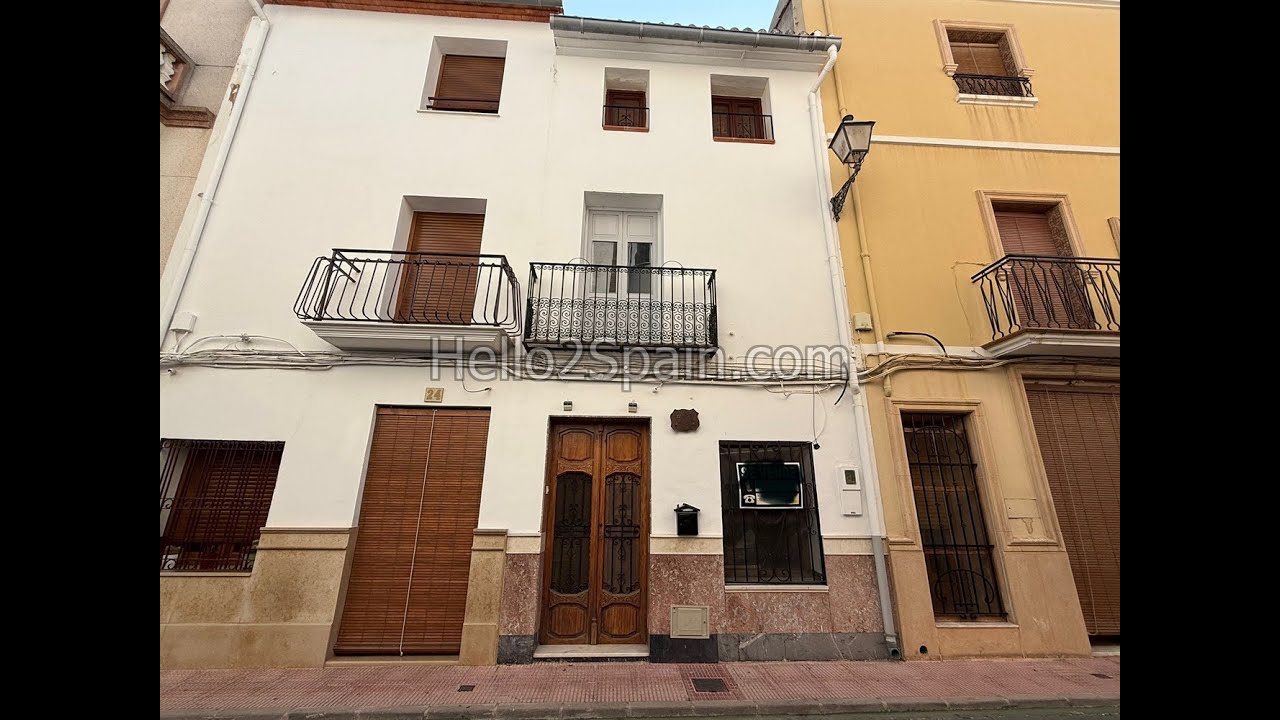 180,000€ WOW FACTOR, this house has character, love and space. Original ...