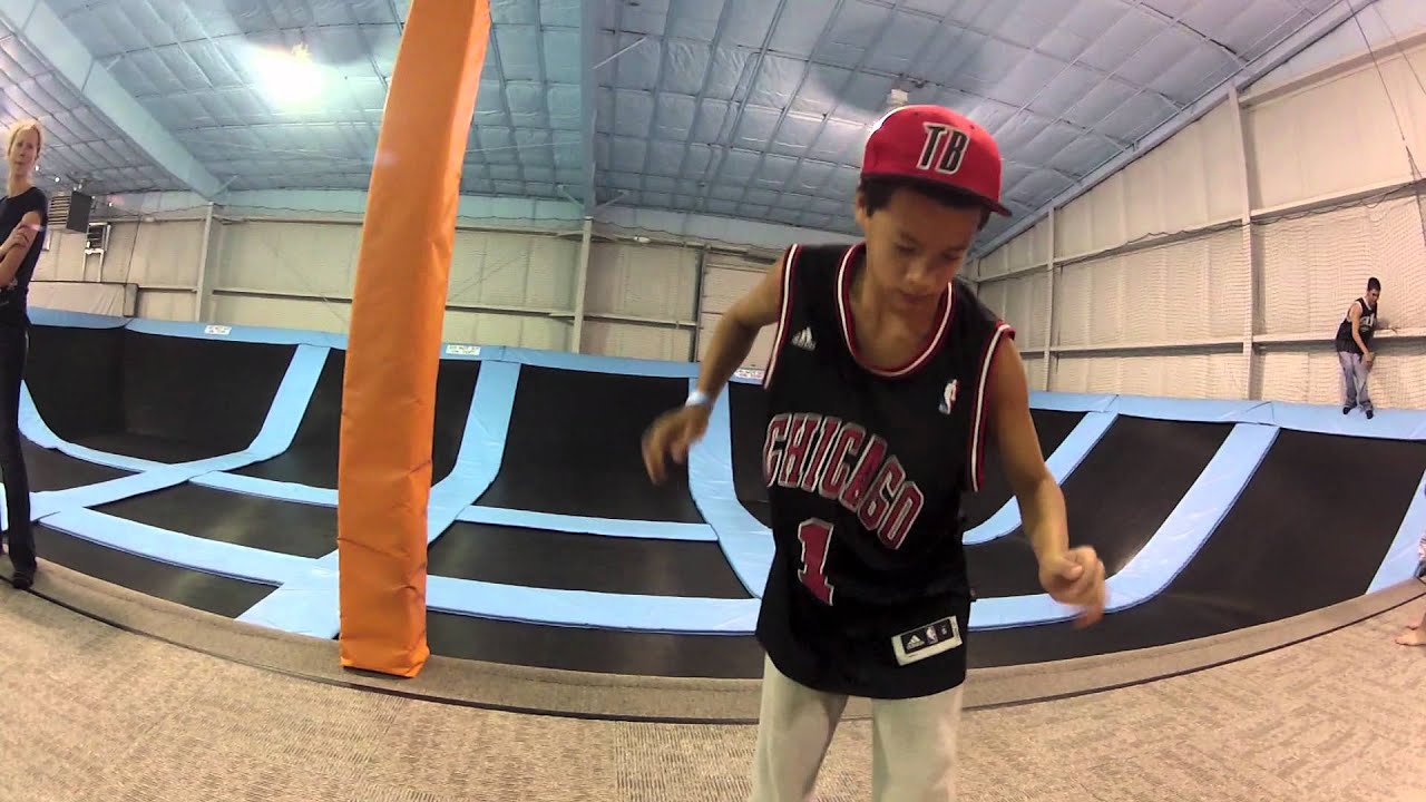 iJump indoor trampoline park (Do a Jumpzzz) - YouTube