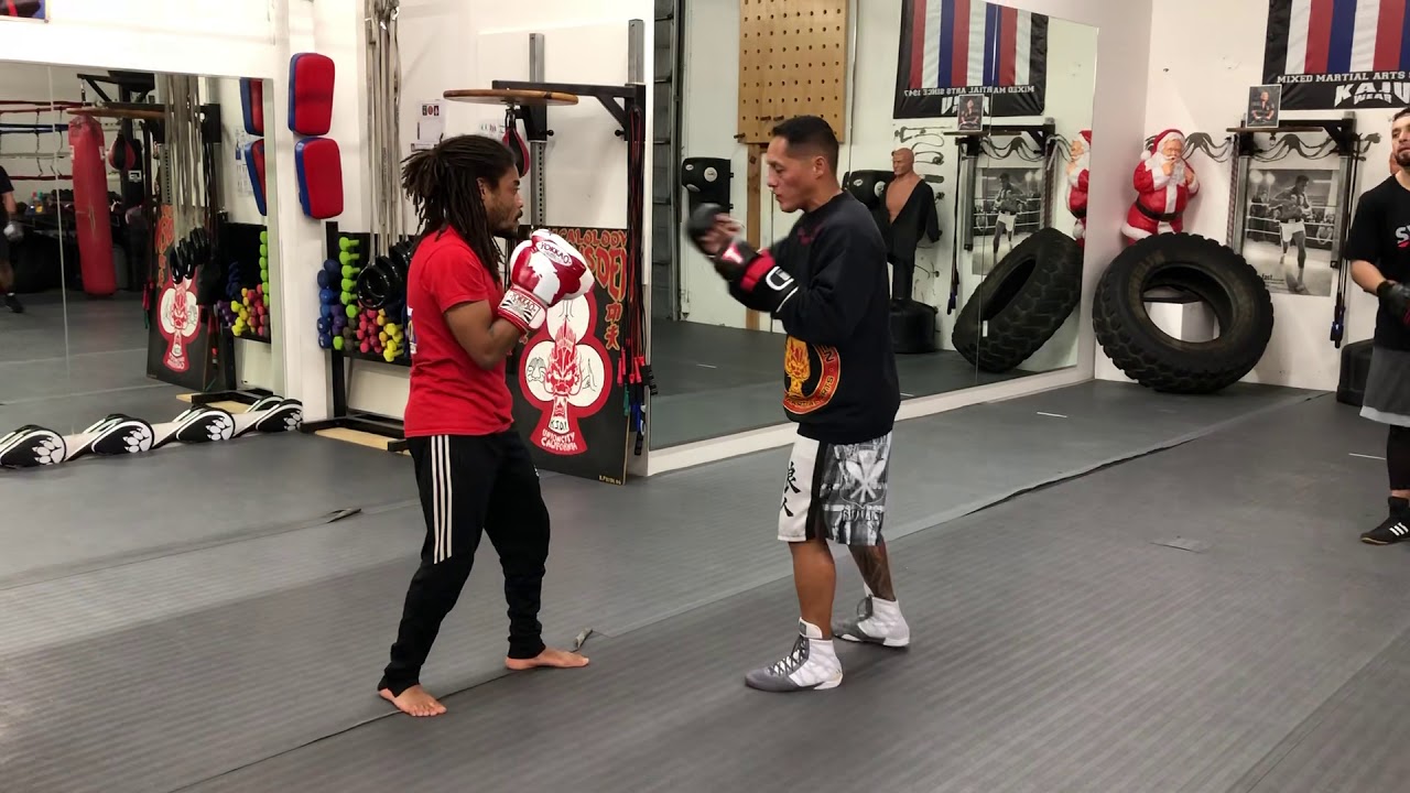 Boxing: countering the cross-hook combo - YouTube