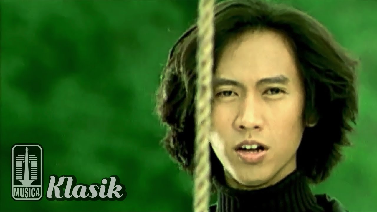 Tic Band - Semestinya Kita (Official Music Video) - YouTube