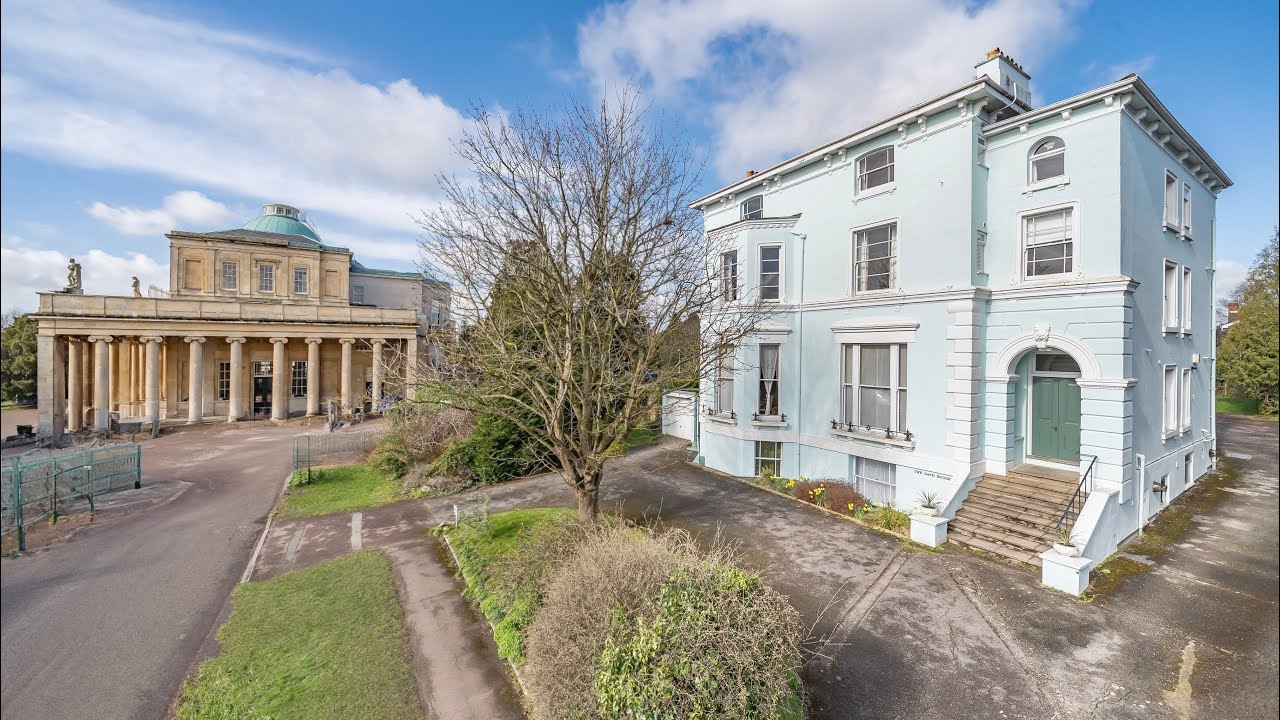 Flat 4, The Gate House, East Approach Drive - YouTube