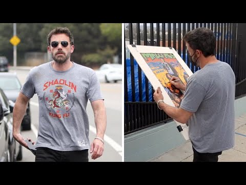 Ben Affleck Happily Signs Autographs After Receiving Special Gift From ...