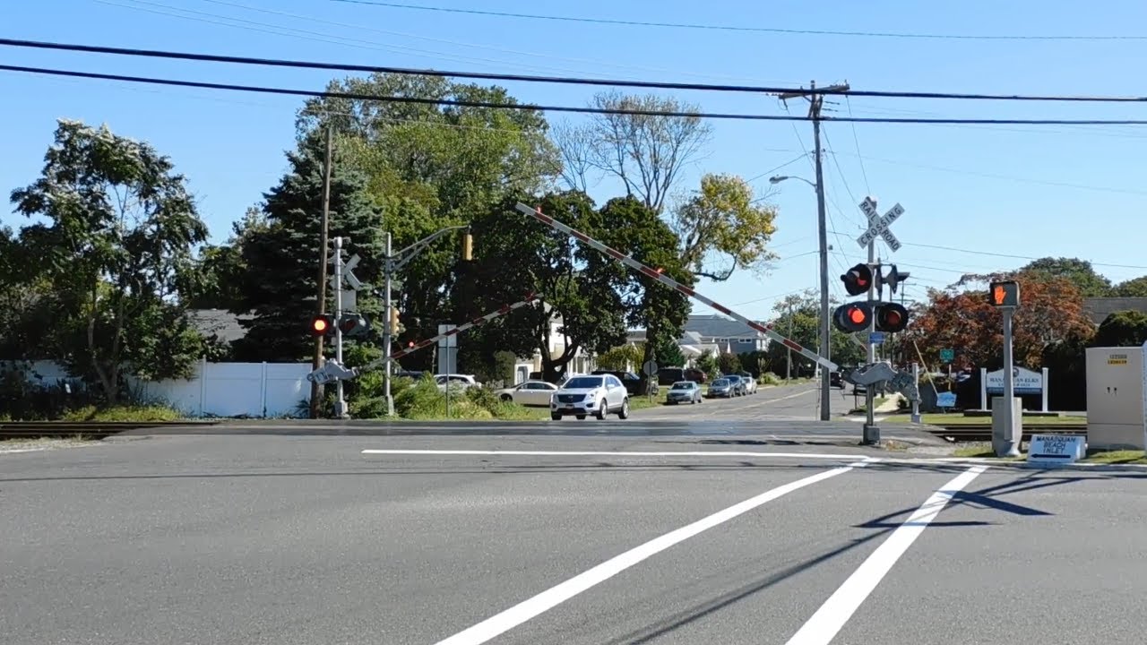 Rare US&S level crossing signals on the NJCL - YouTube