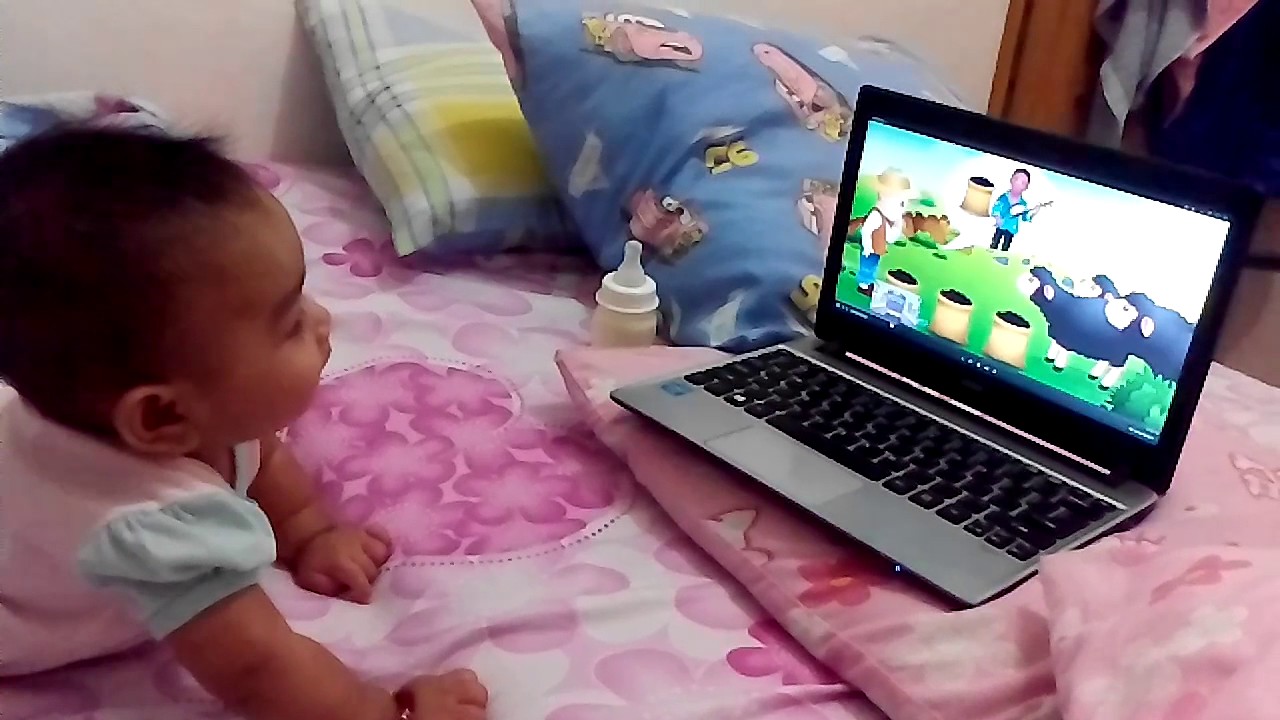 Happy baby watching - YouTube