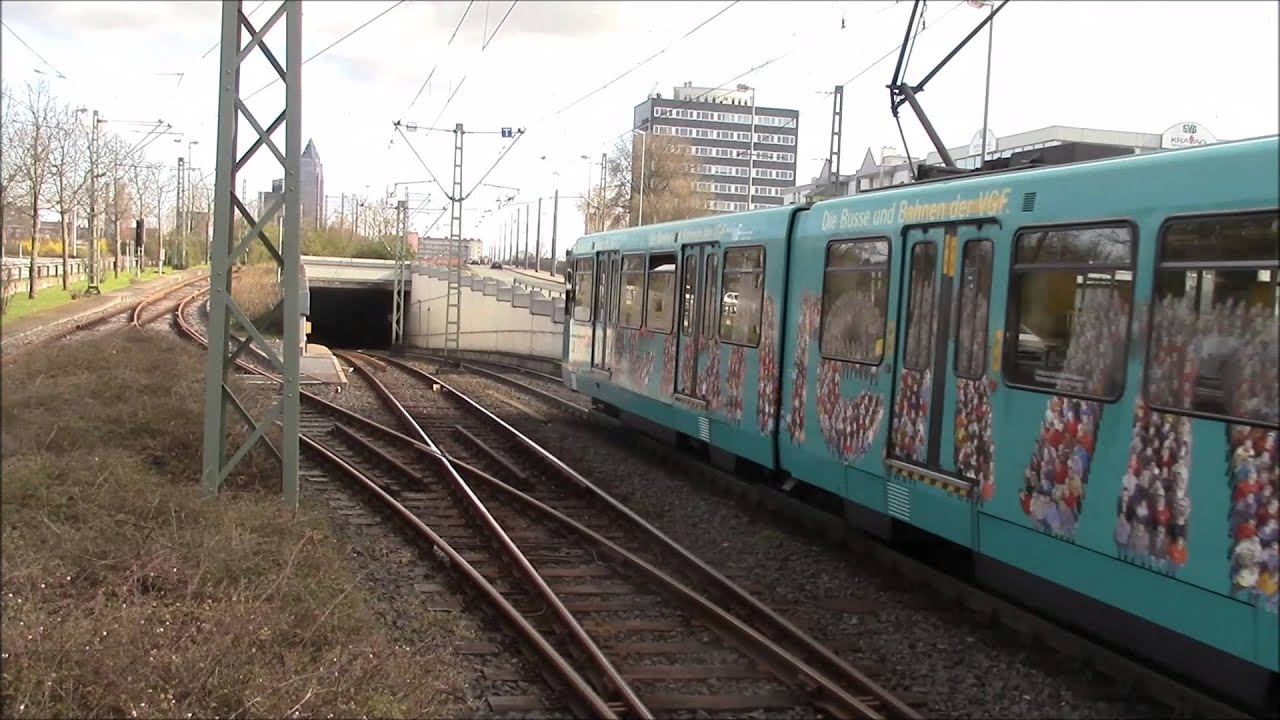 U-Bahnverkehr in Frankfurt (Teil 5). Der U3 Wagen auf der Line U6 ...