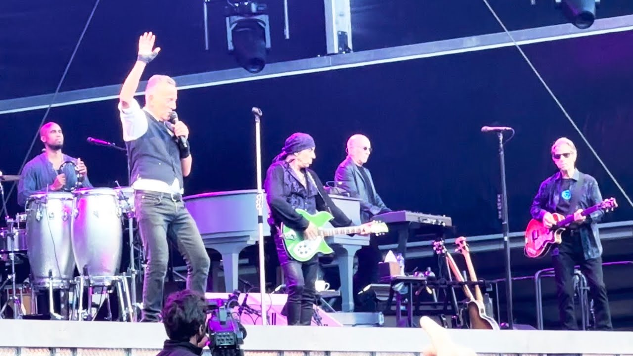 Bruce Springsteen – My Hometown – Live in Dublin 2024 - YouTube