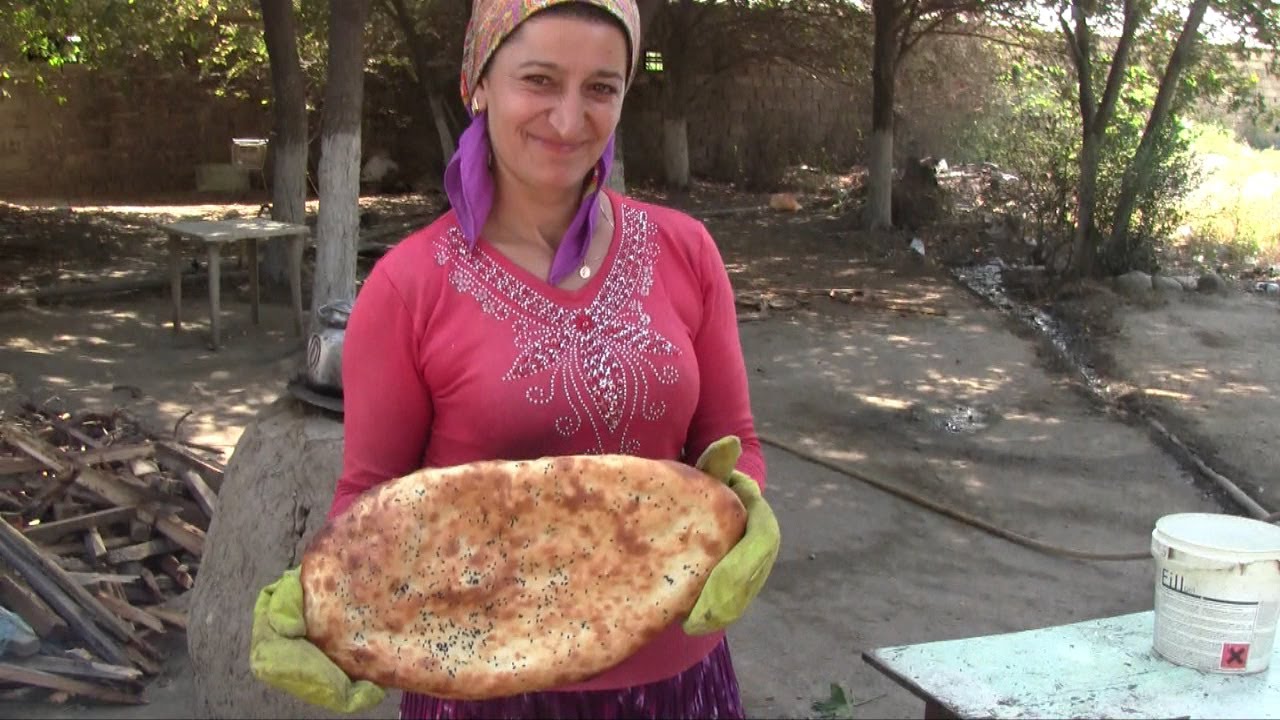 Baking Bread The Old-Fashioned Azerbaijani Way - YouTube