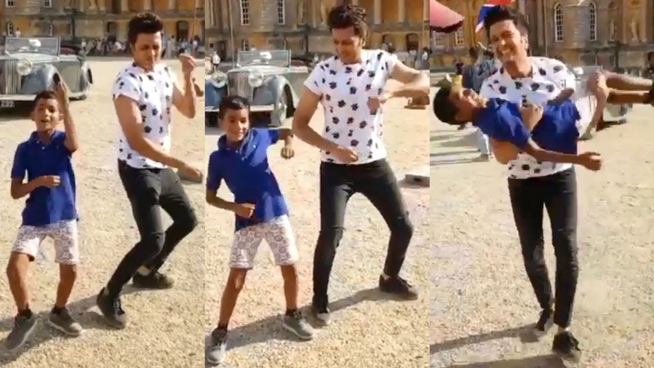 Ritesh Deshmukh's Cuttest Moment Dancing On Street With His Kid Fan ...