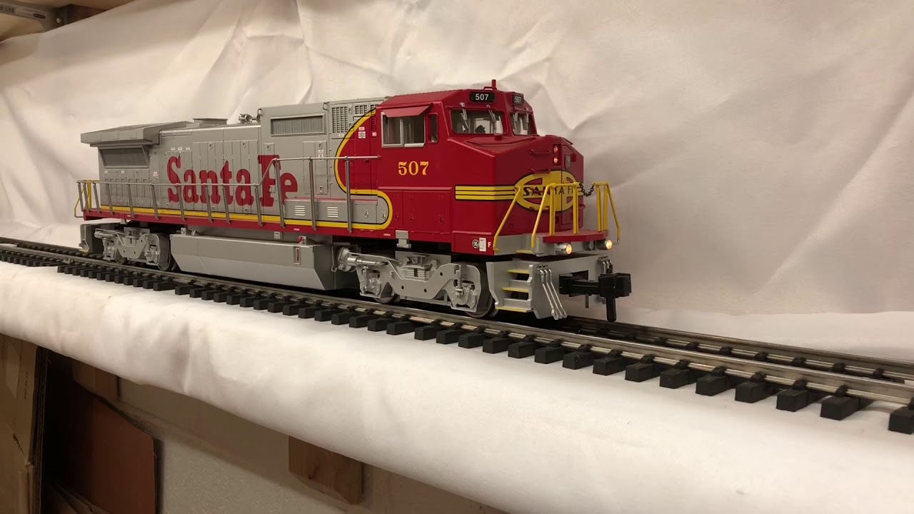 MTH Dash-8 - YouTube