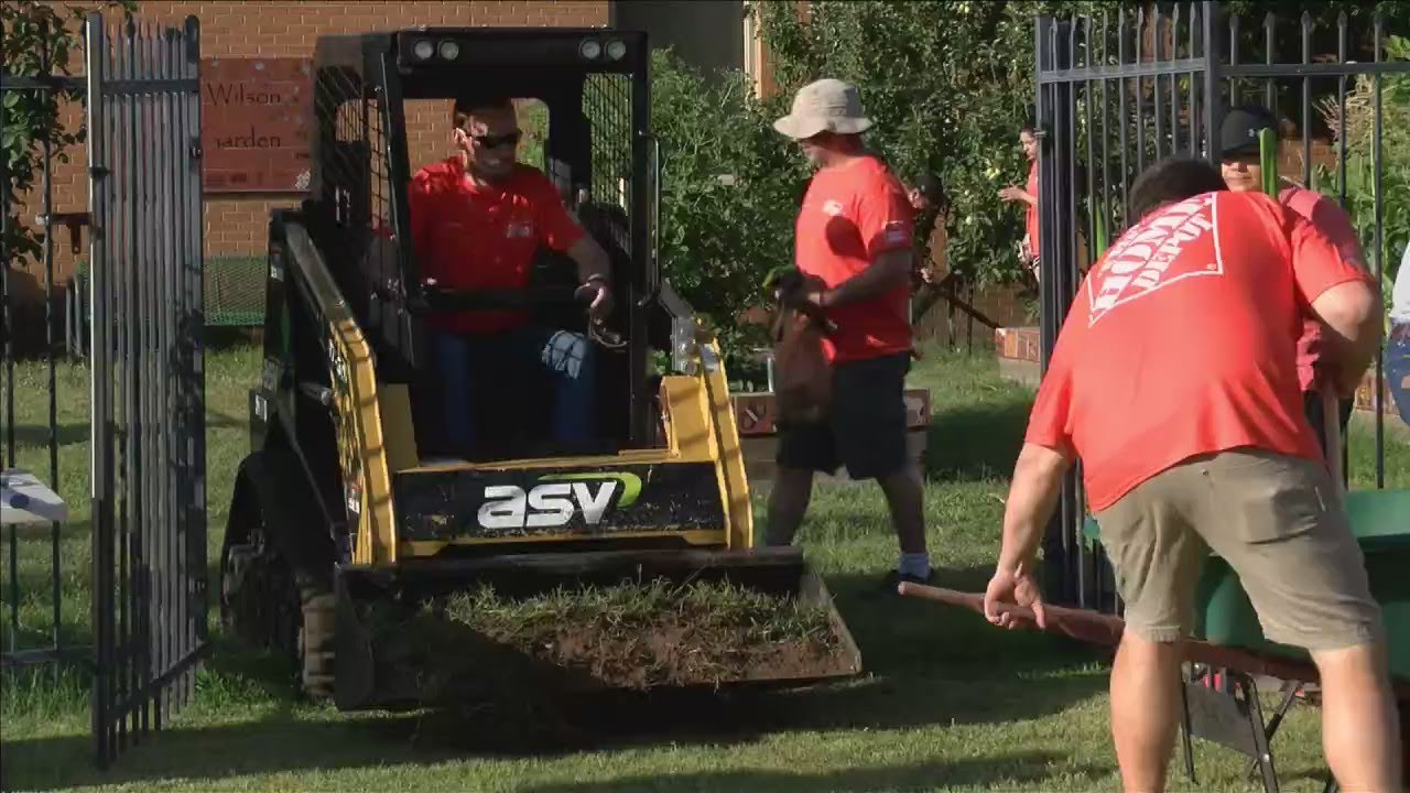 Roscoe Wilson Elementary Garden - YouTube