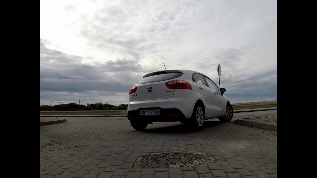 Renault Clio V12 - YouTube
