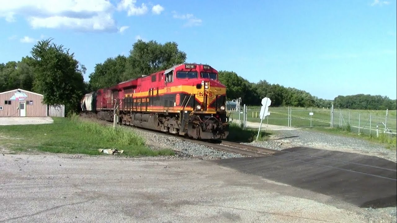 CSX X641/L414/Y250 w/ KCS 5016 and CP 9617 Working in the CSX Yard in ...