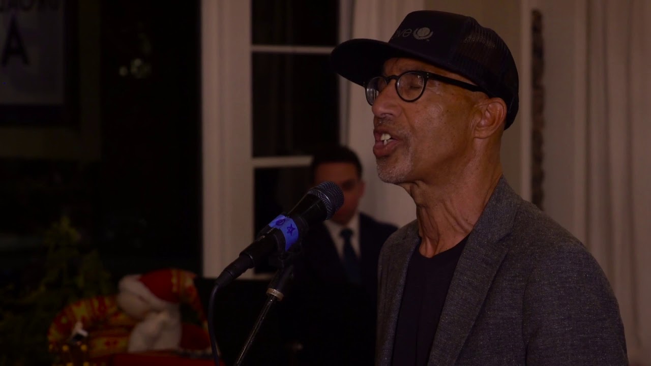 Reg E Gaines performs at Broadway Artists Connection Benefit - YouTube