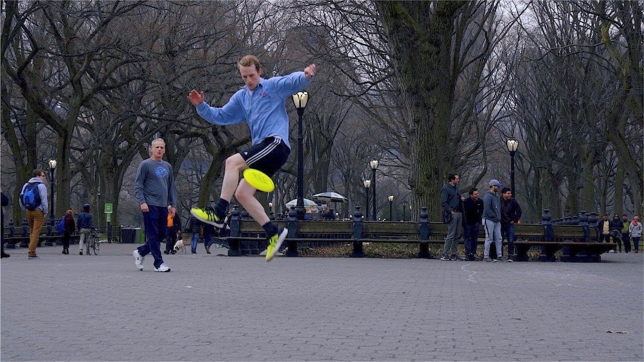 Freestyle Frisbee: Daniel and Roger (End of Winter) - YouTube