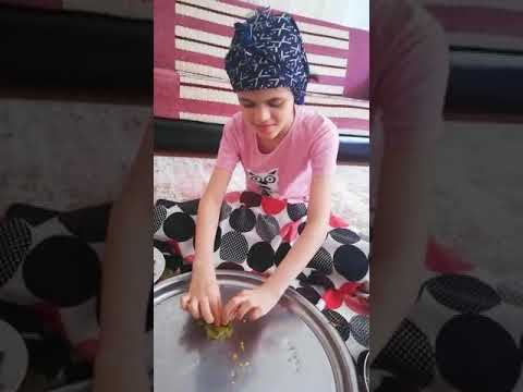 köylü kızı gibiyim hale bak başda yazma altta şalvar 🤣🪖👖