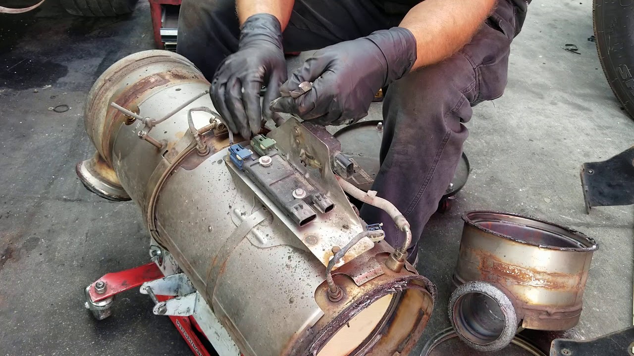 Cummins M2 engine DPF filter cracked. - YouTube