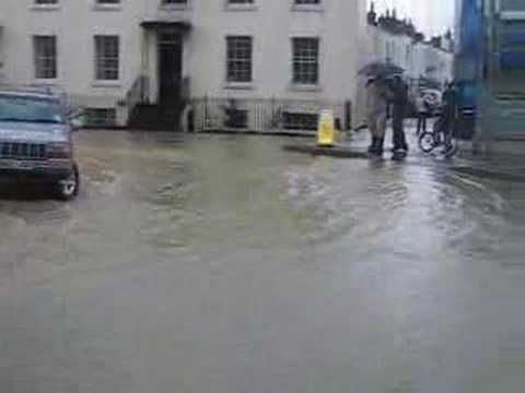 Cheltenham Floods July 2007 Start of the Bath Road flood - YouTube