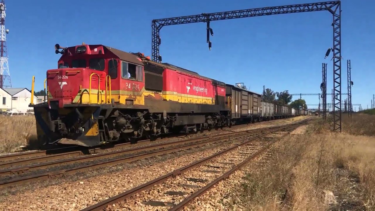 Transnet GT26MC 34-226 Departs With A Loaded Coal Train & A Botswana ...