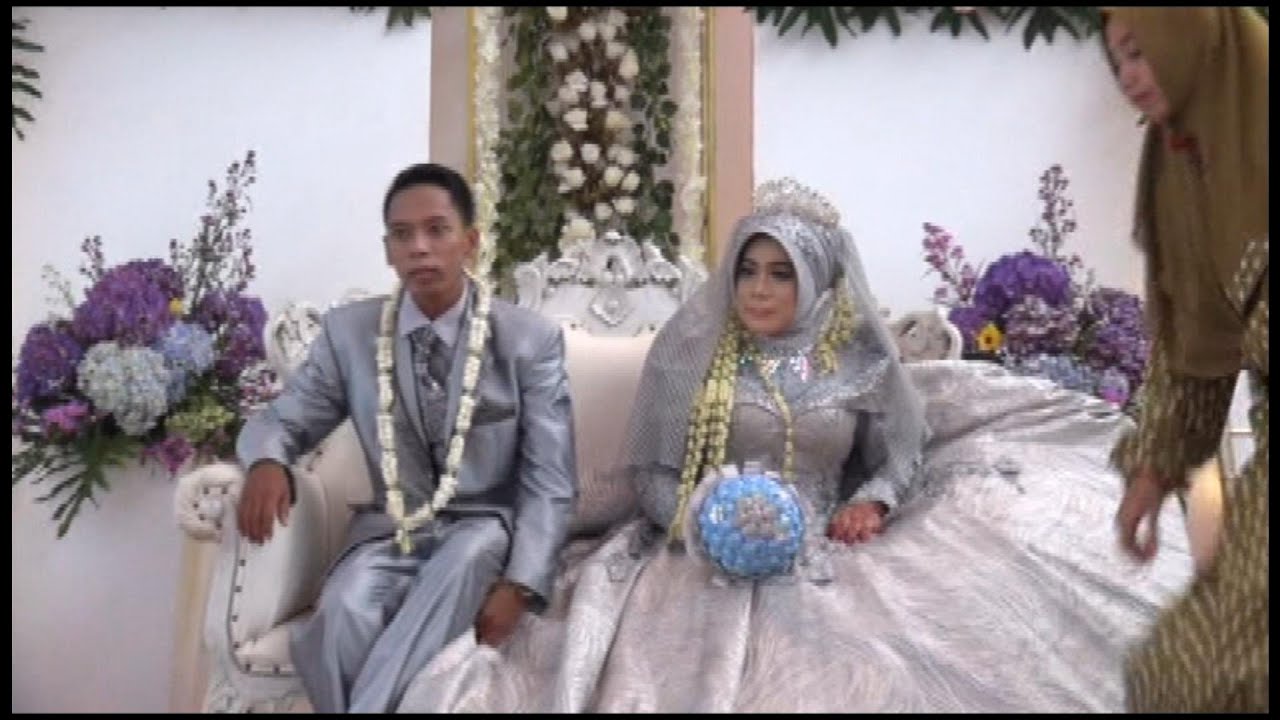 pengantin pertama x duduk di pelaminan - YouTube