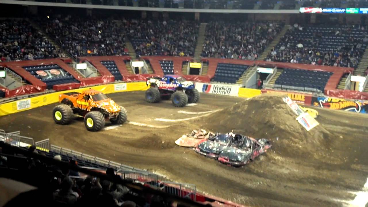 Thrasher vs Prowler Monster truck race - YouTube