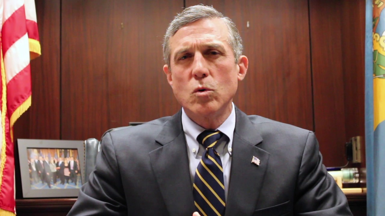 UWDE - Delaware Governor John Carney - Read Across America - YouTube