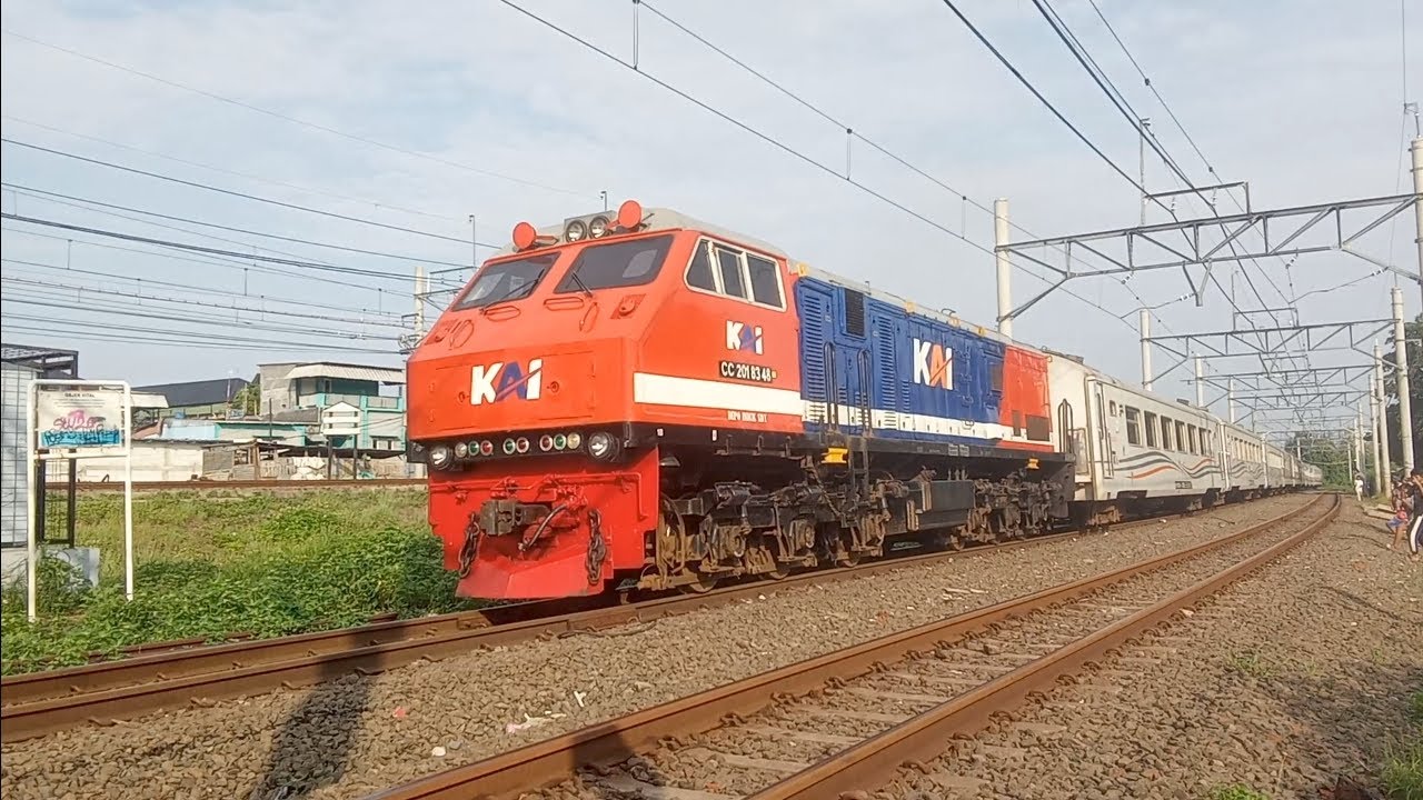 KERETA API BENGAWAN MENGGUNAKAN LOKOMOTIF RNB CC 201 83 48 🔴🔵 - YouTube