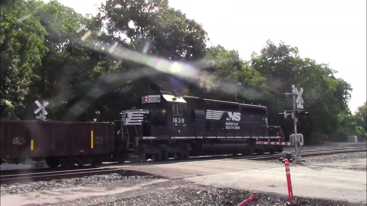 Trainspotting: NS #1639 leads NS T43 local through Burnside, KY - YouTube