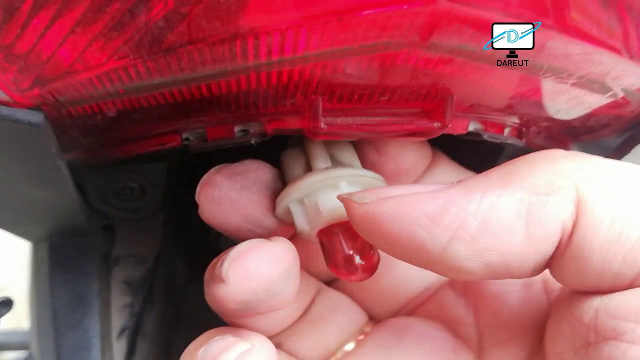 Honda Click 125i Tail light bulb removal - YouTube
