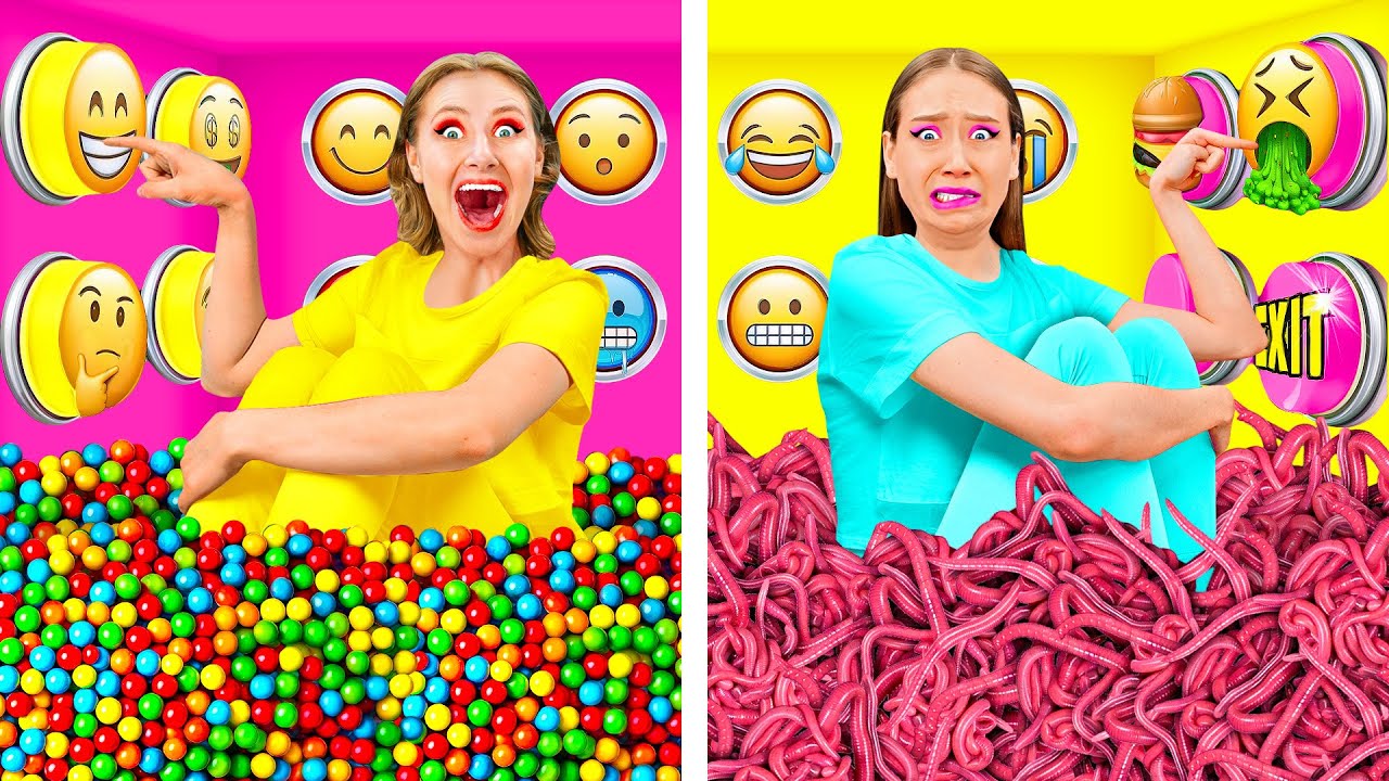 1000 Mystery Buttons Challenge Only 1 Lets You Escape | Edible Battle ...