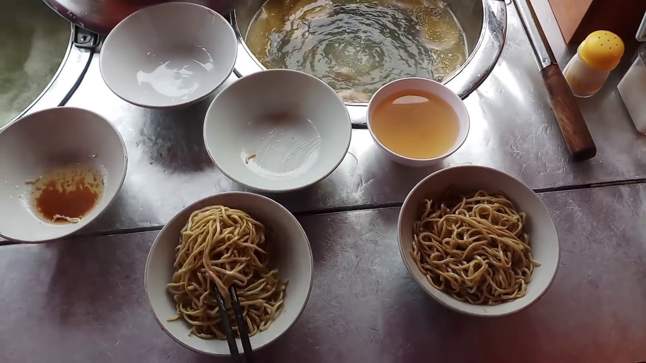 ANTRI!! BAKMI KARET ONO AYAM KAMPUNG HALAL - YouTube