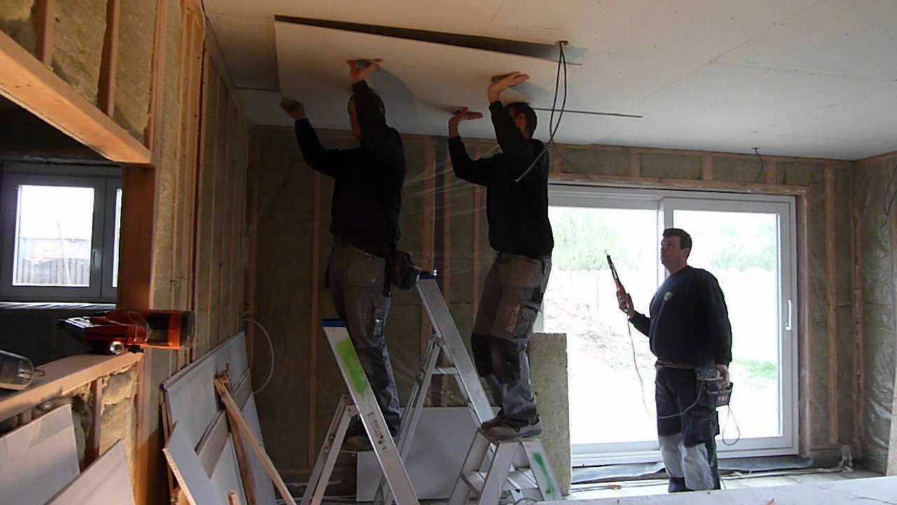 Dubbele gyproc platen plafond plaatsen - YouTube