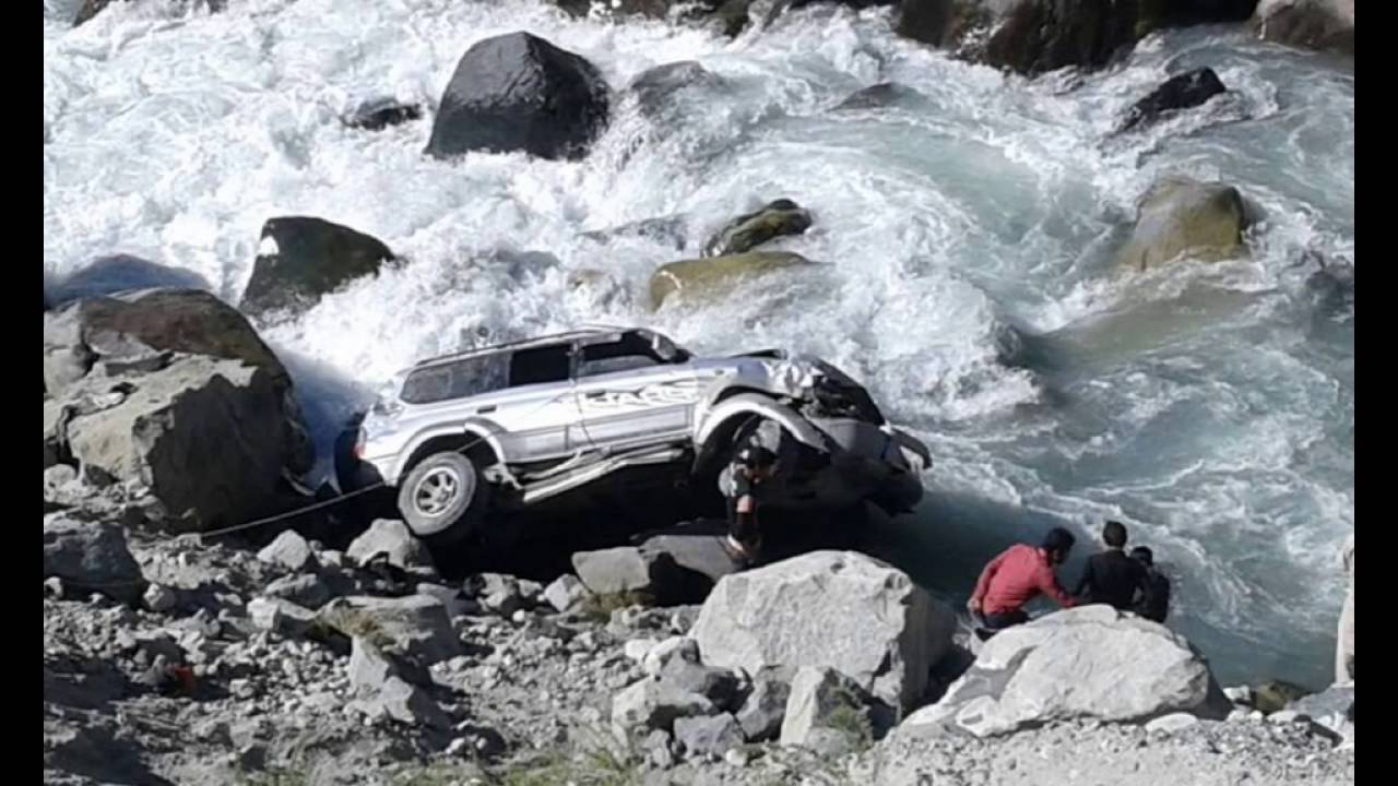 Naltar Lake Gilgit Accident - YouTube