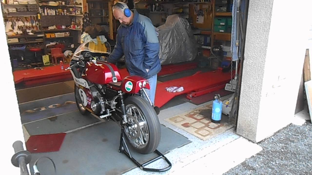 Rob North 930 Rocket 3 Warm up - YouTube