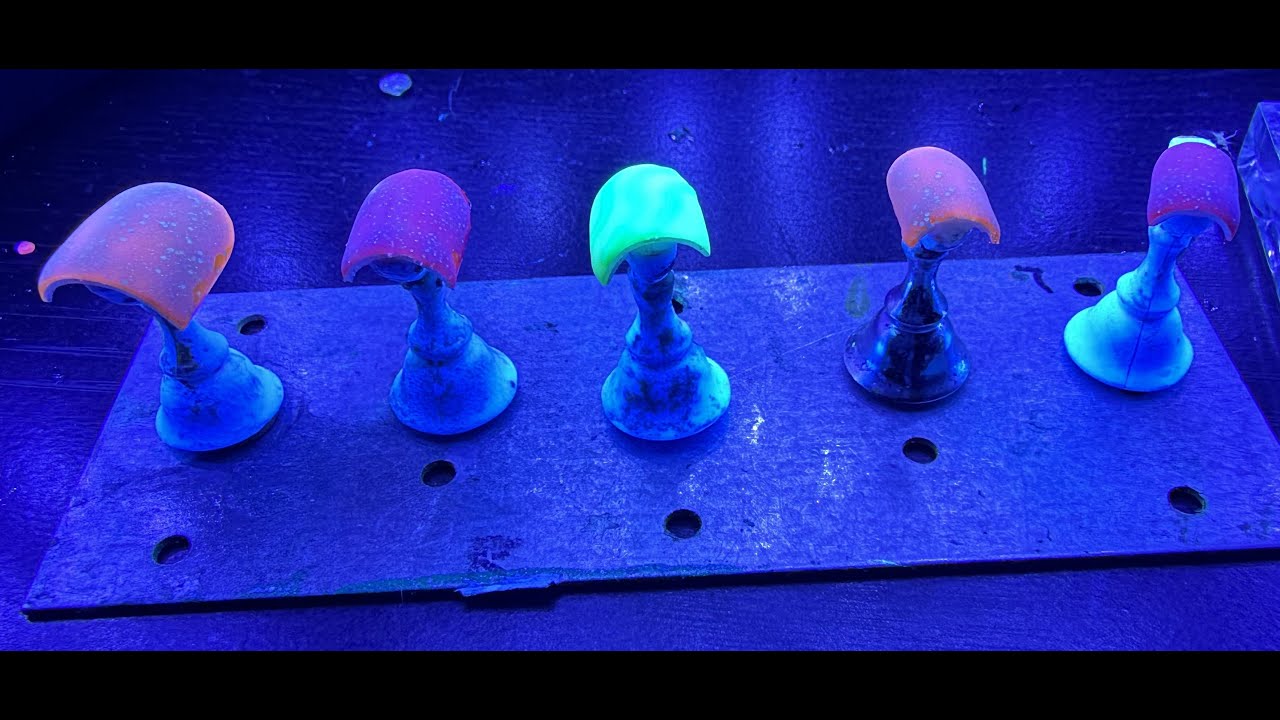 WATCH ME WORK ON A QUICK TOE NAIL PRESS ON DESIGN - YouTube