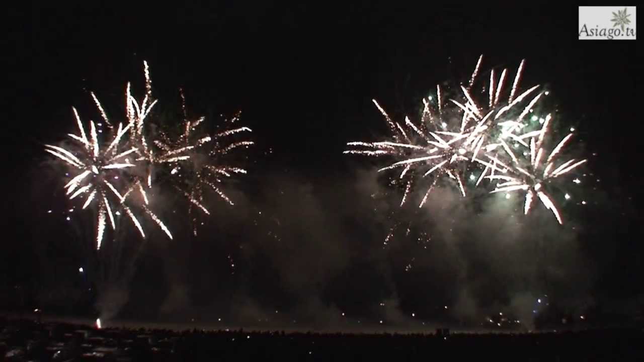 Asiago Fiocchi di Luce 2014 Centre of fireworks Khan Russia - YouTube