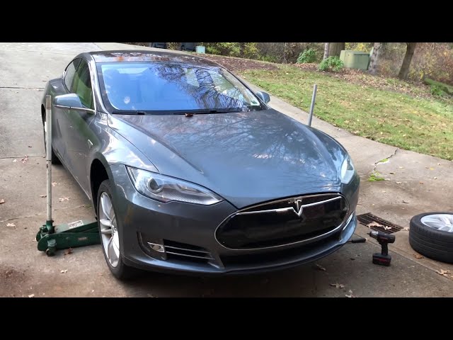 Tesla Model S Dolphin Grey