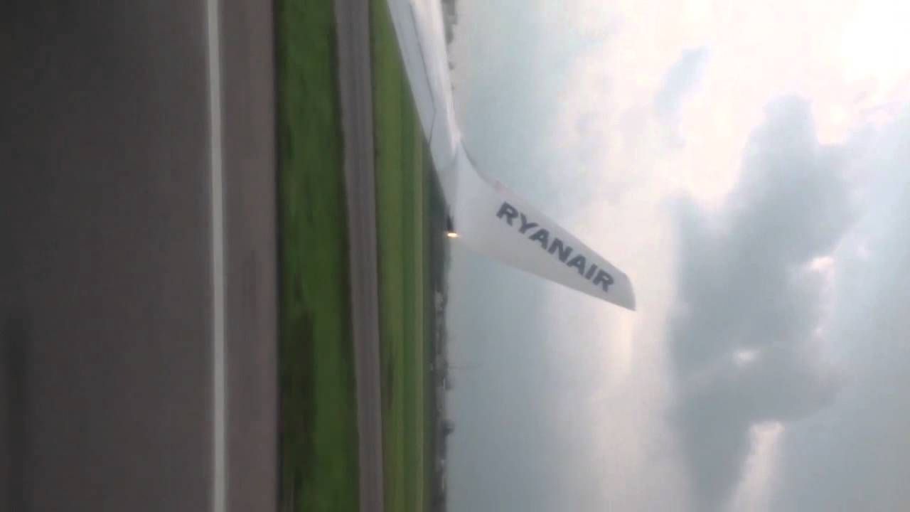 RYANAIR | Touchdown - London Stansted Airport | 01 May 2012 | B737-800 ...