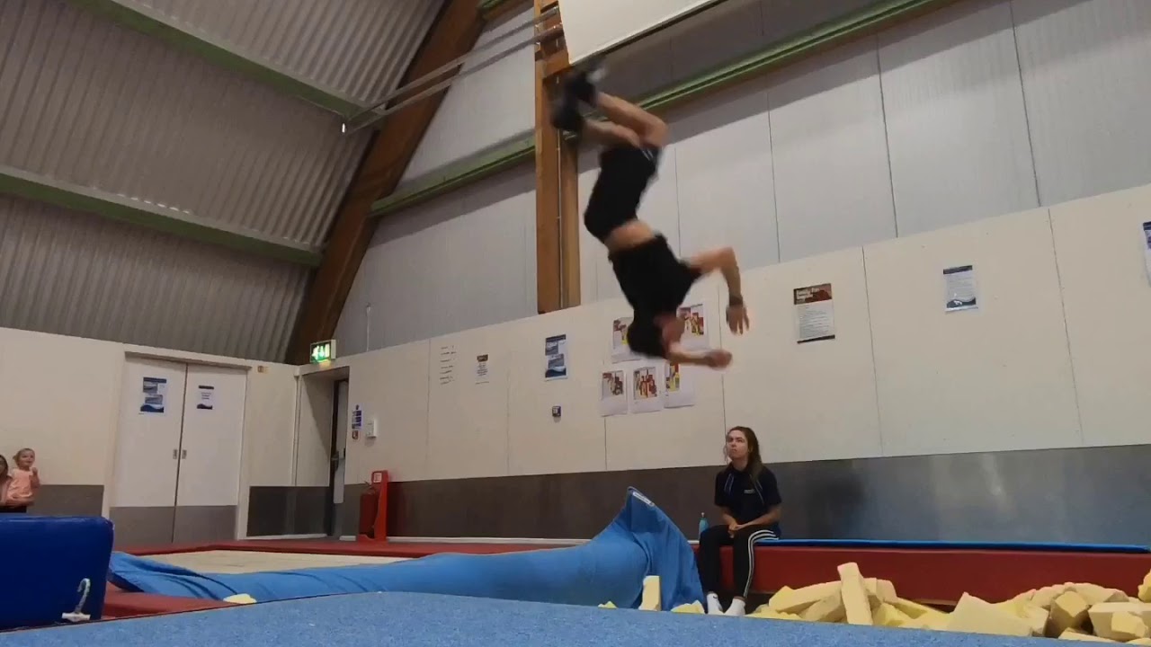 Triple flips at gymnastics - YouTube