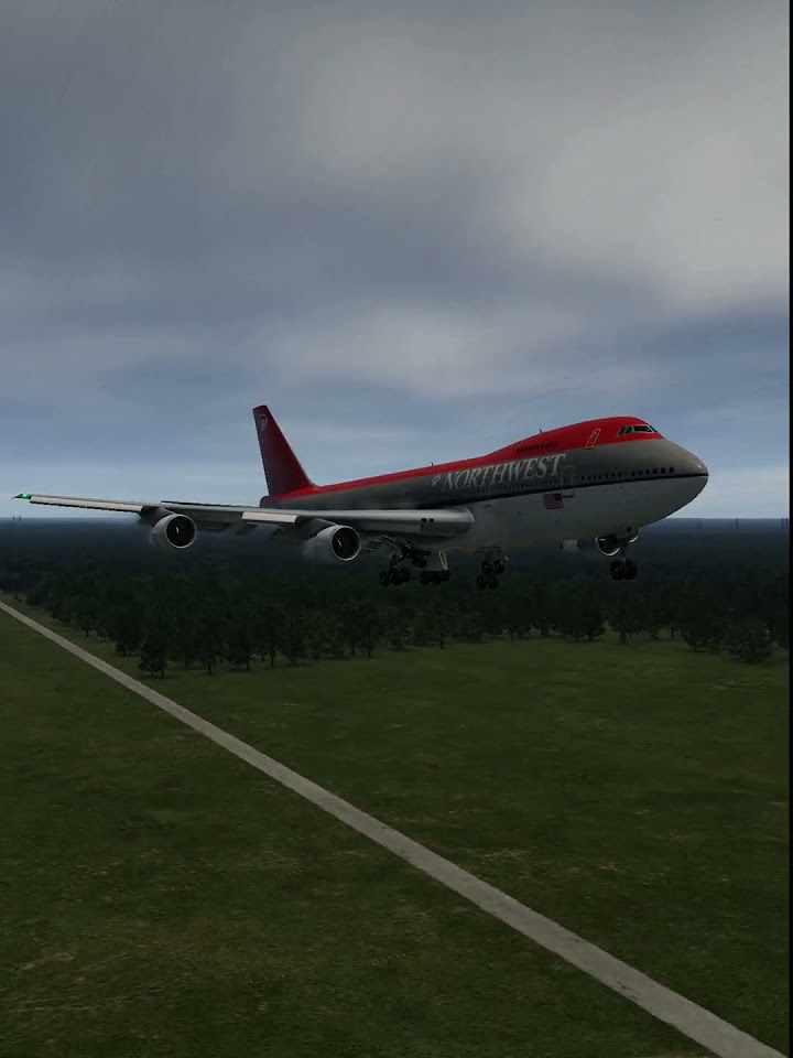 Northwest 747 emergency landing gear failure landing at Cancun - YouTube