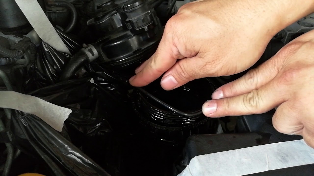 Replacing Toyota Fortuner's Fuel filter (Diesel Engine) - YouTube