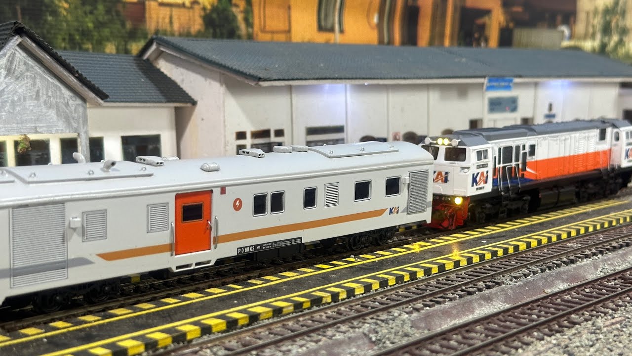 Unboxing & Merakit Kereta api Gerbong Pembangkit Rangkaian Kawis ...