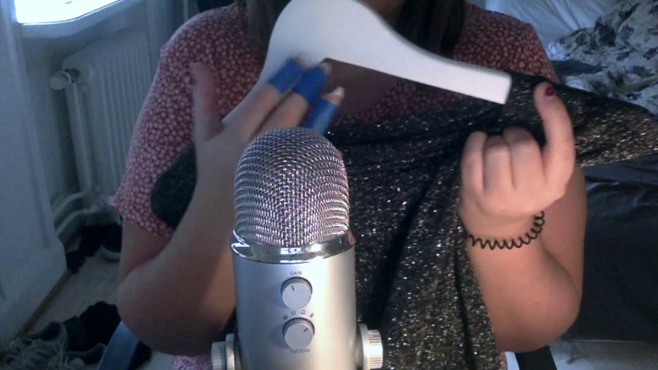 Fabric Scratching (Scratching on my clothes) - YouTube