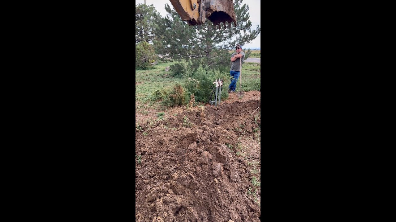 Fixing a Broken Water Line - YouTube