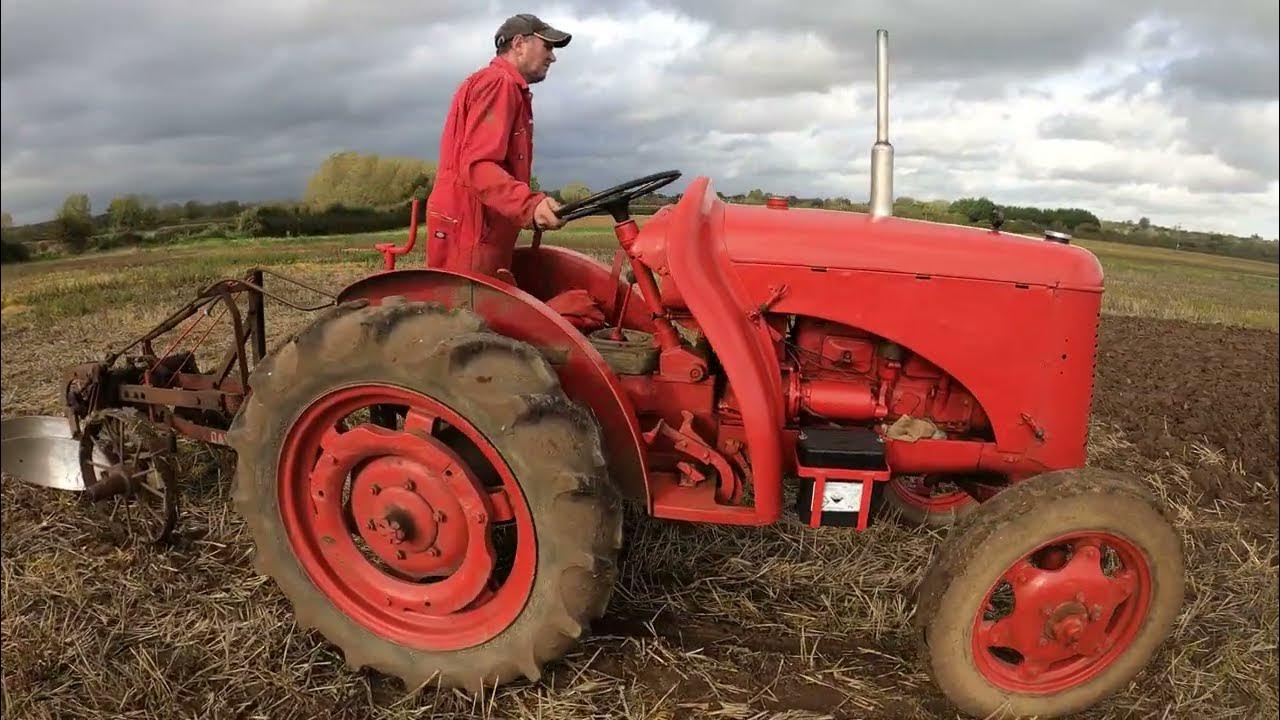 1951 David Brown Cropmaster VAK 1a 2.5 Litre 4-Cyl TVO Tractor (25HP) - YouTube