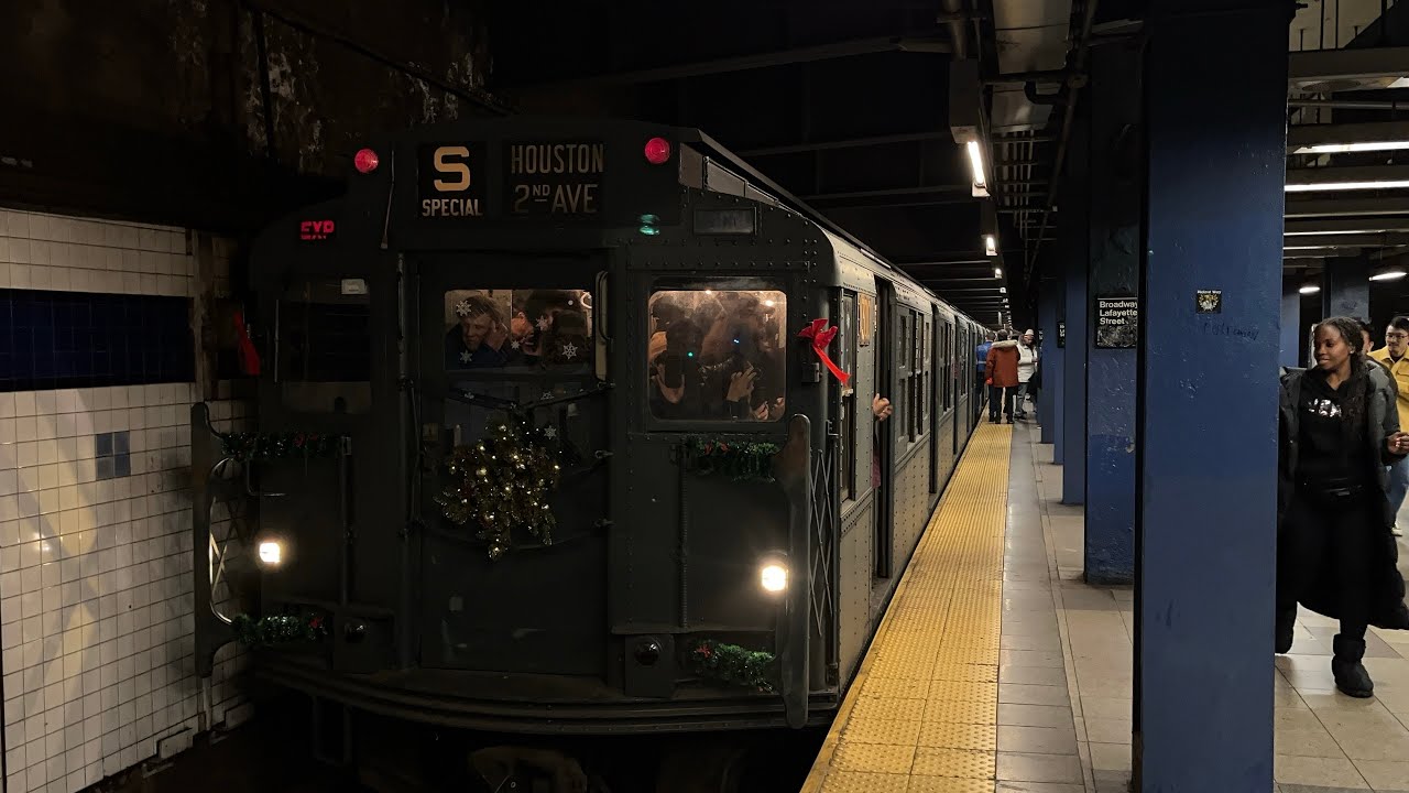 NYC Subway: NYTM R1-9 Arrives & Departs Bway-Lafayette St (Holiday ...